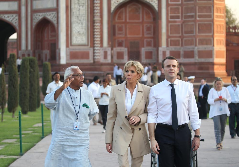 Les photos romantiques du couple Macron en Inde