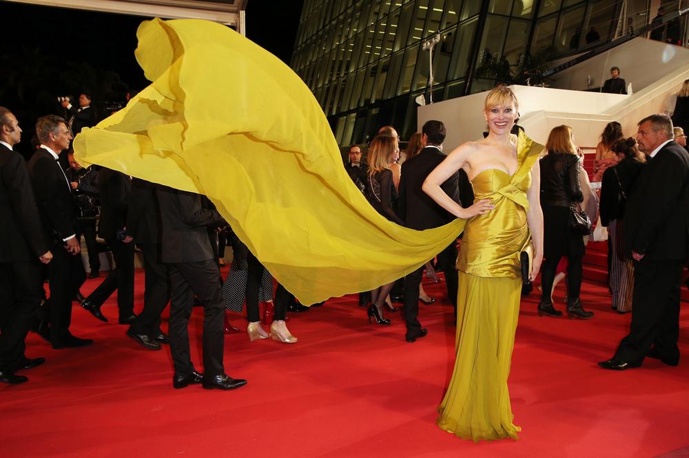 Fallait pas les inviter ! L'overdose de starlettes sur les marches du ...