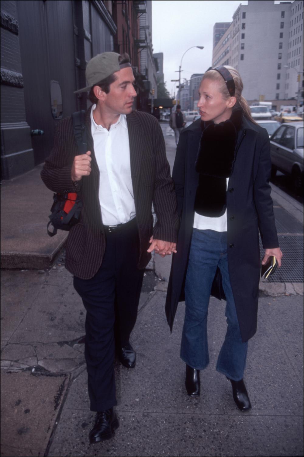 En photos, la garde-robe de Carolyn Bessette-Kennedy toujours inspirante