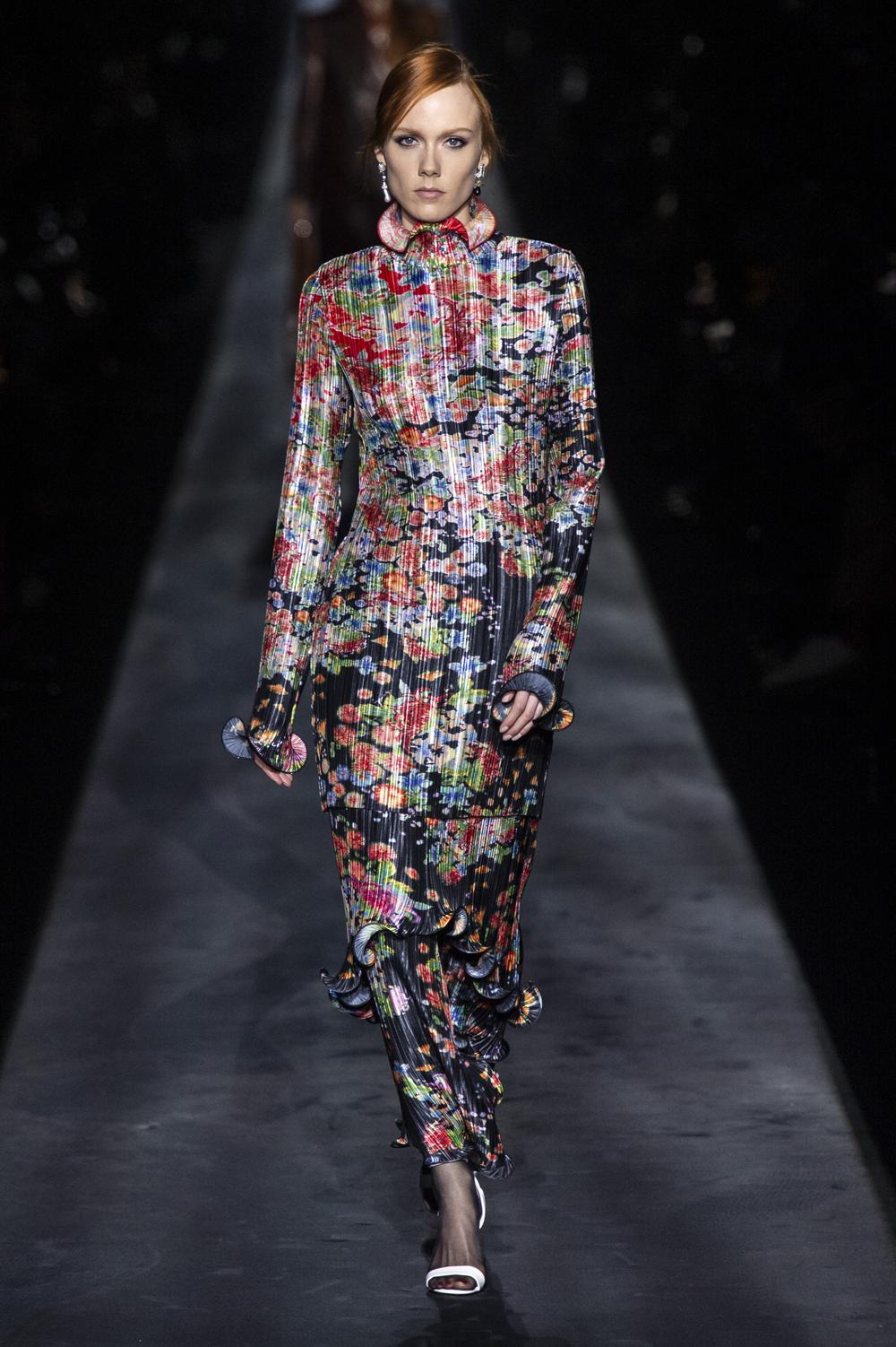 "Femmes, je vous aime" : les collections pleines de poésie de Valentino ...