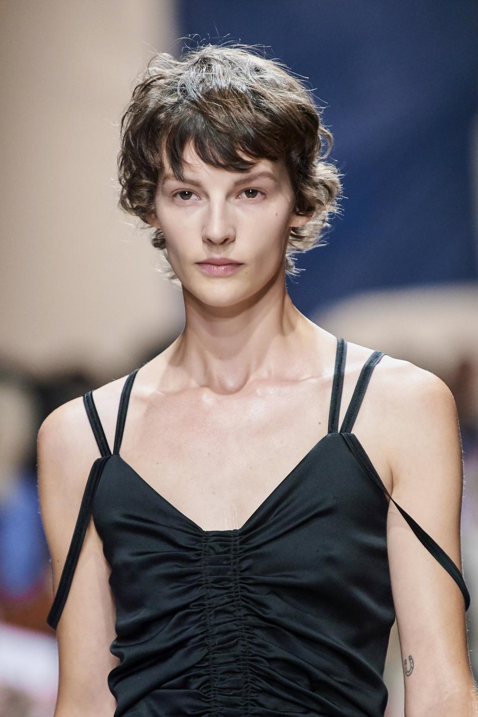 Coupe garçonne ou carré ? 30 coiffures repérées sur les podiums dont s ...