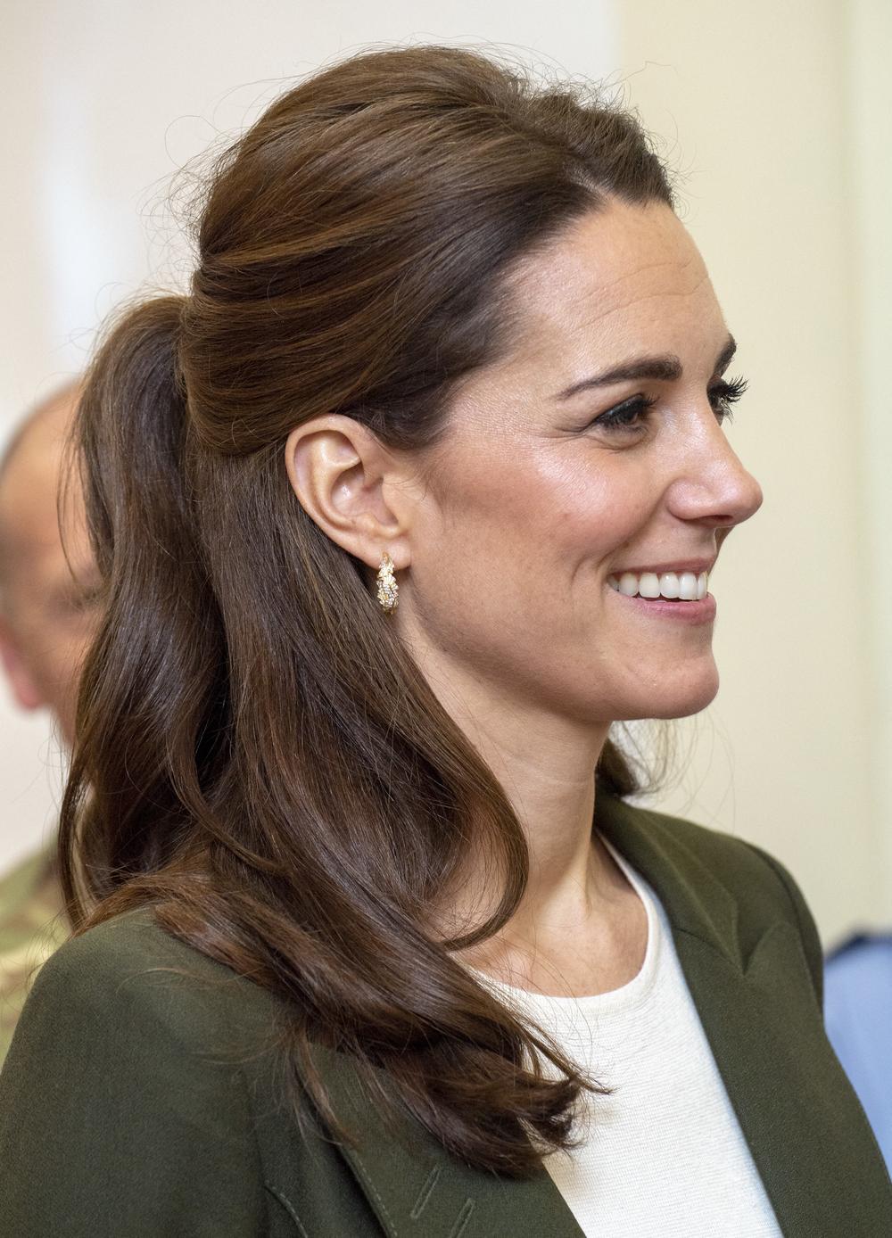 Ondulations, chignon, queue de cheval... Retour sur les coiffures ...