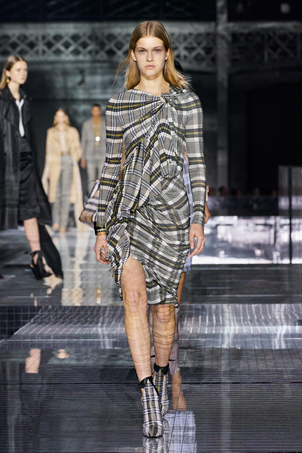 En septembre, Burberry défilera dans la nature (et sans public)
