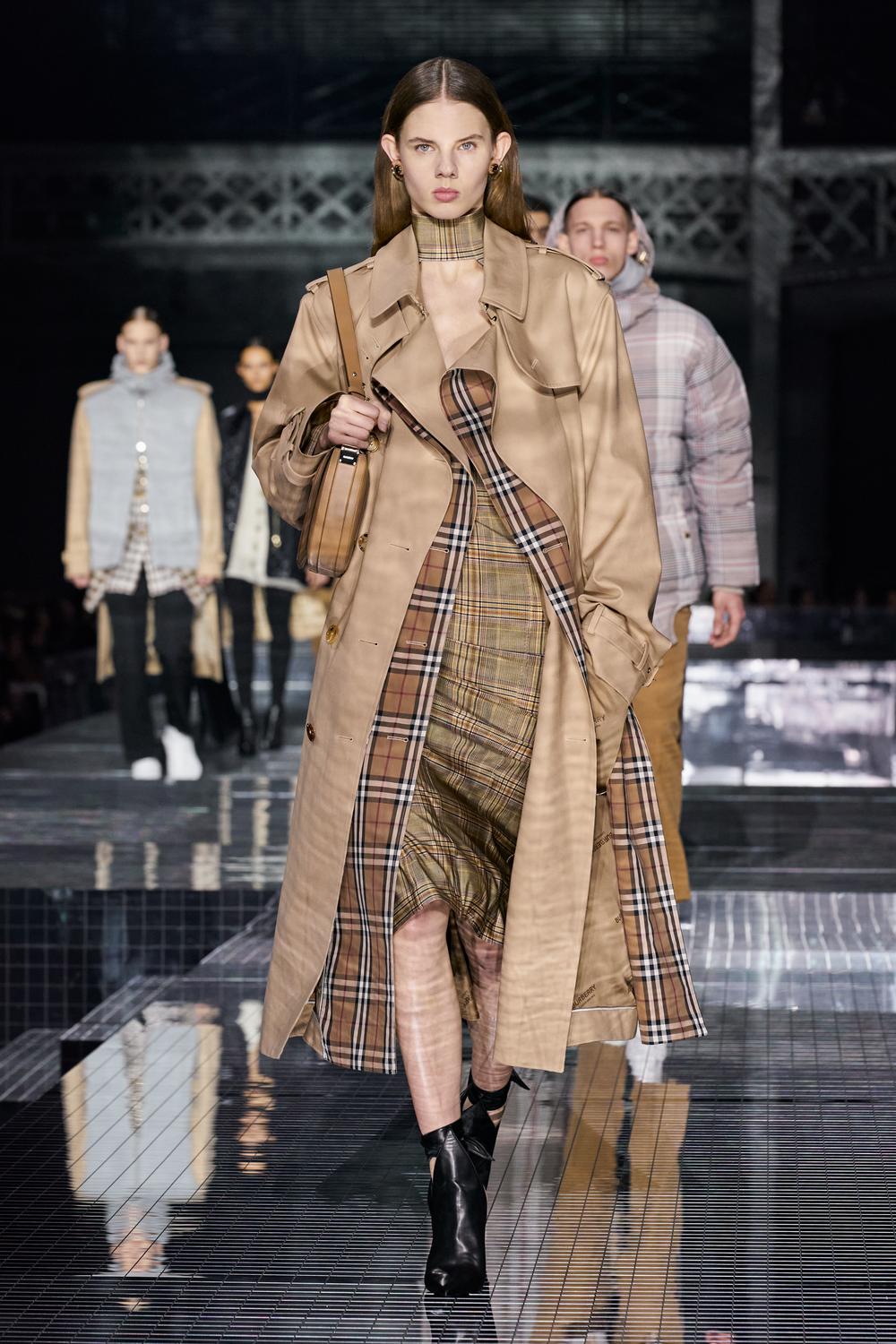 En septembre, Burberry défilera dans la nature (et sans public)