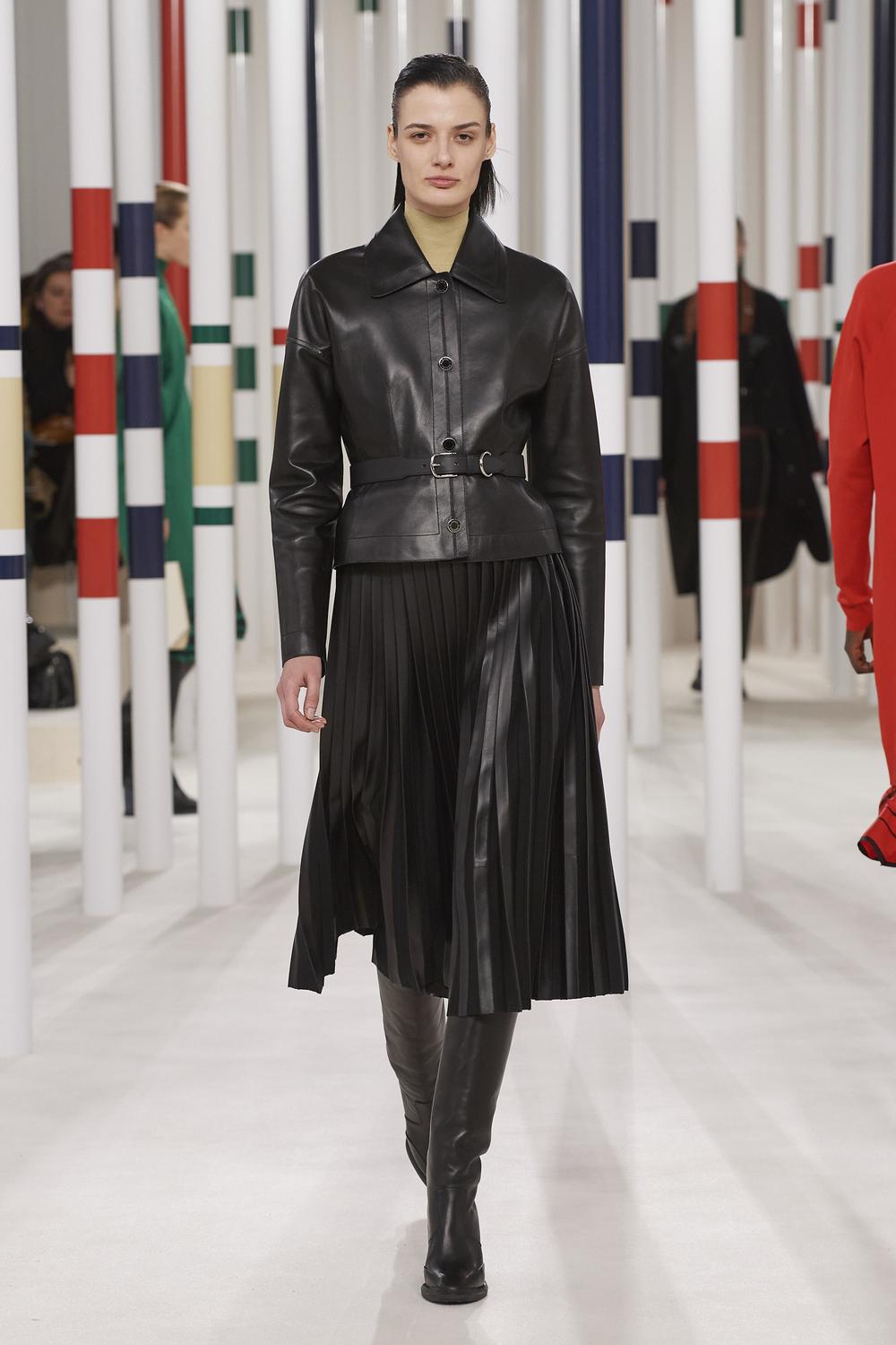 Chez Hermès, Nadège Vanhee-Cybulski signe une collection cool et ...