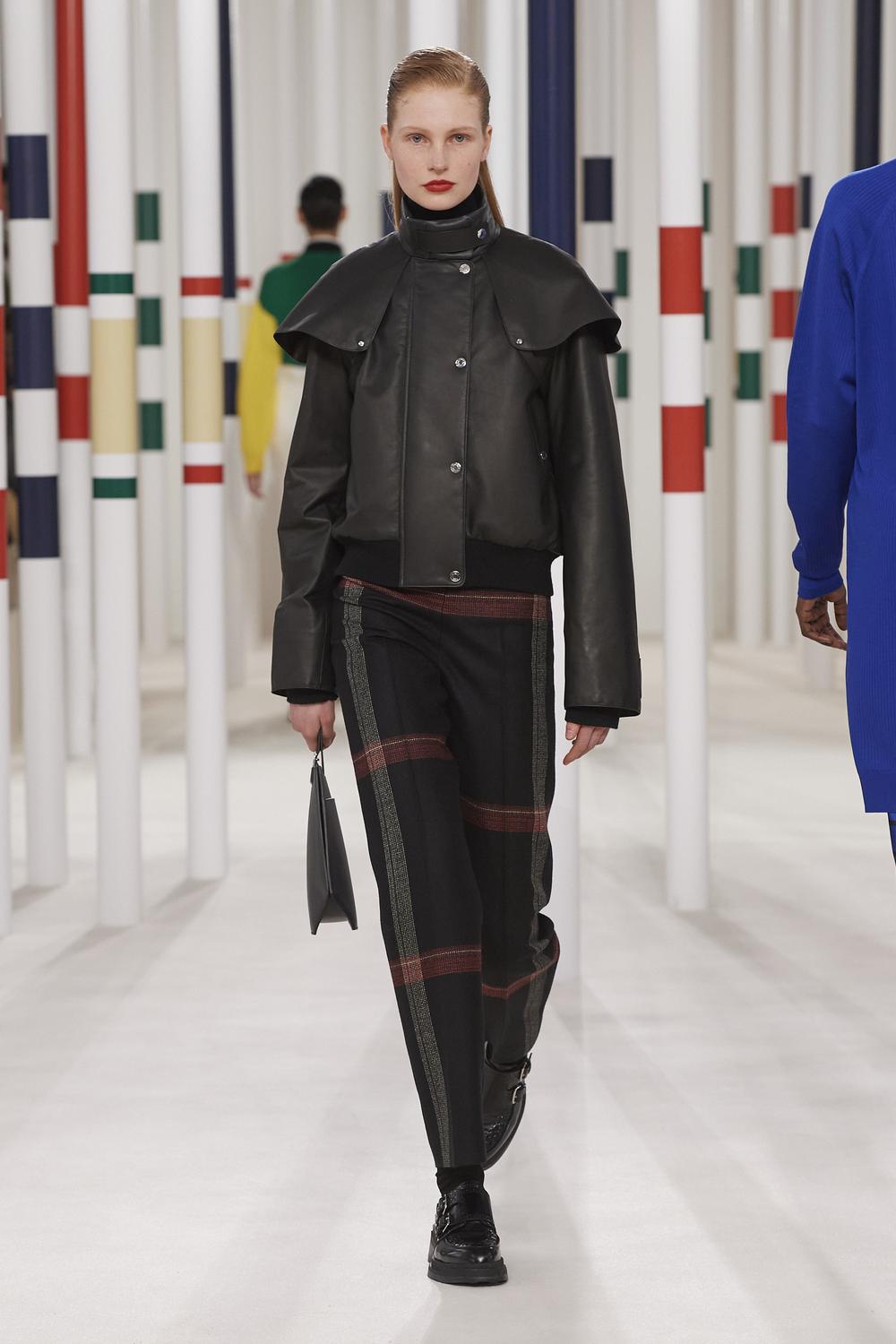 Chez Hermès, Nadège Vanhee-Cybulski signe une collection cool et ...