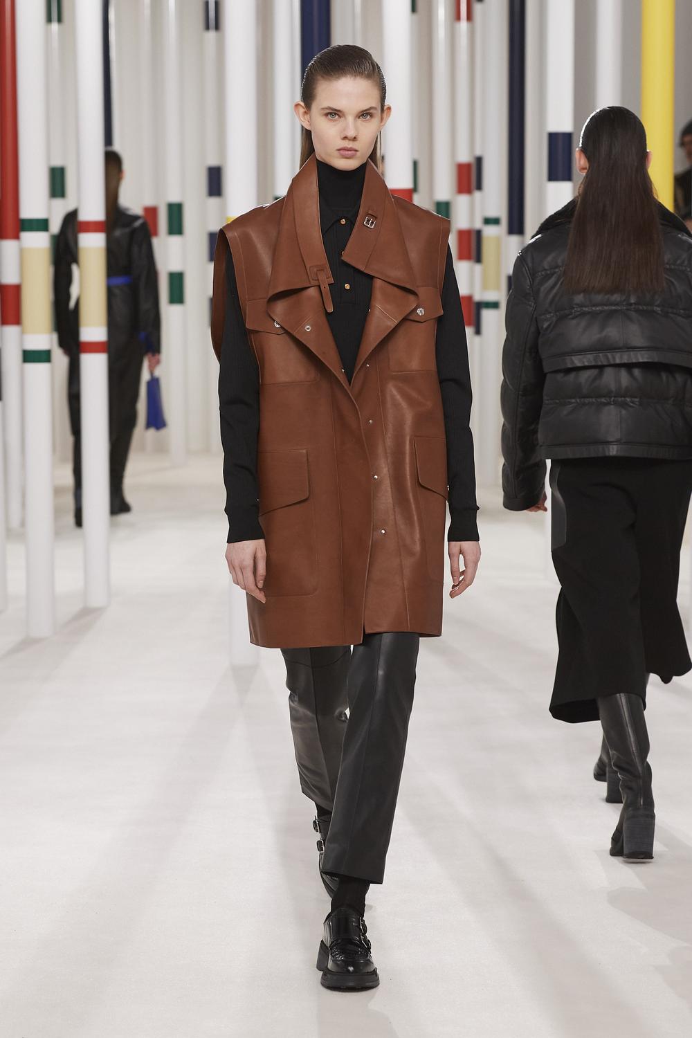 Chez Hermès, Nadège Vanhee-Cybulski signe une collection cool et ...