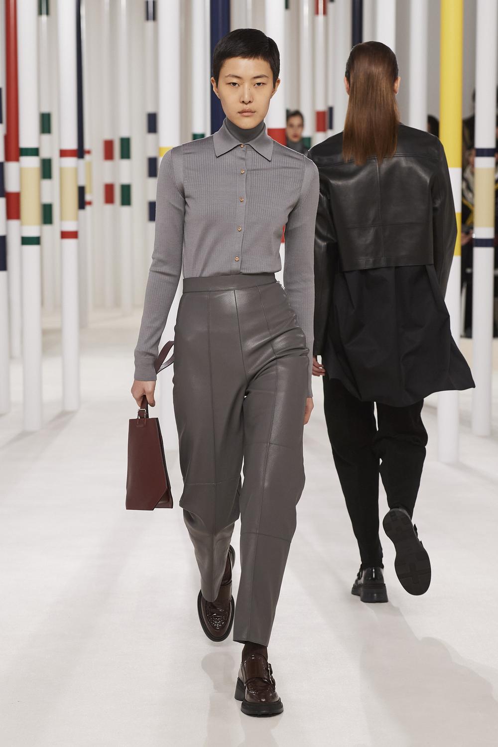 Chez Hermès, Nadège Vanhee-Cybulski signe une collection cool et ...