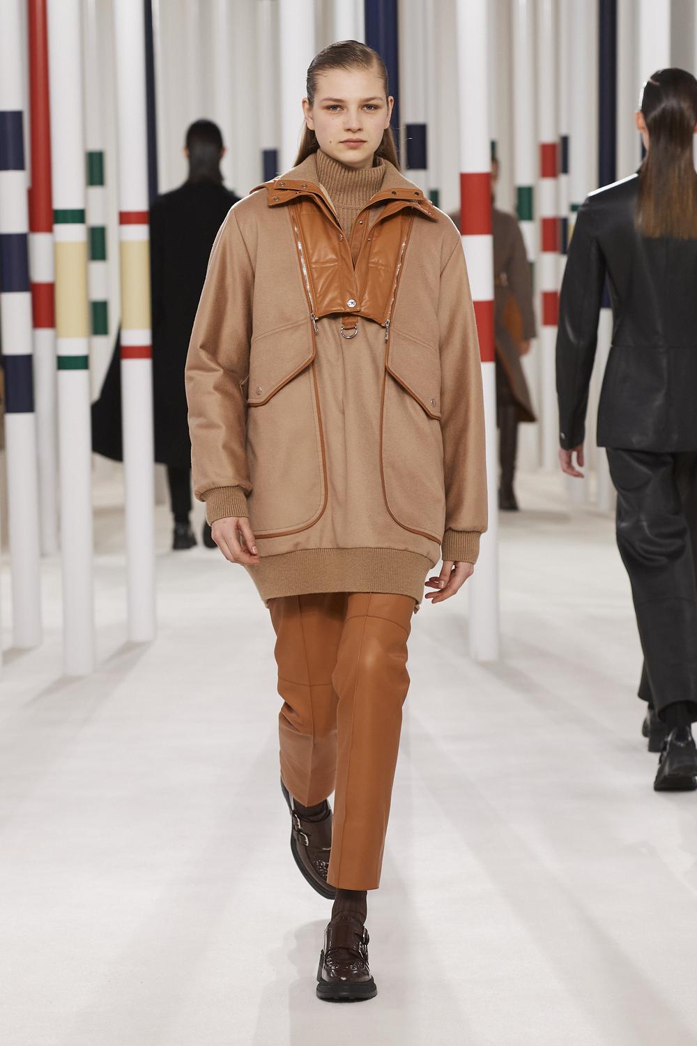Chez Hermès, Nadège Vanhee-Cybulski signe une collection cool et ...