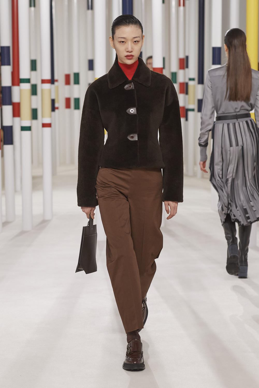 Chez Hermès, Nadège Vanhee-Cybulski signe une collection cool et ...