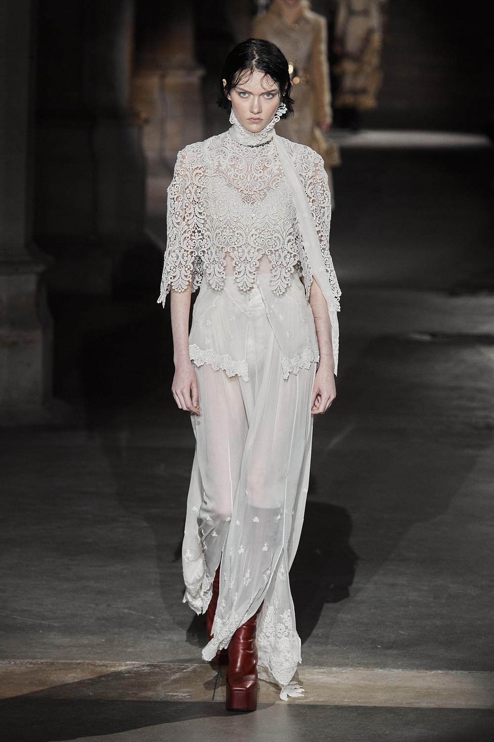 Fashion Week Paris : l'expérience mystique au défilé Paco Rabanne