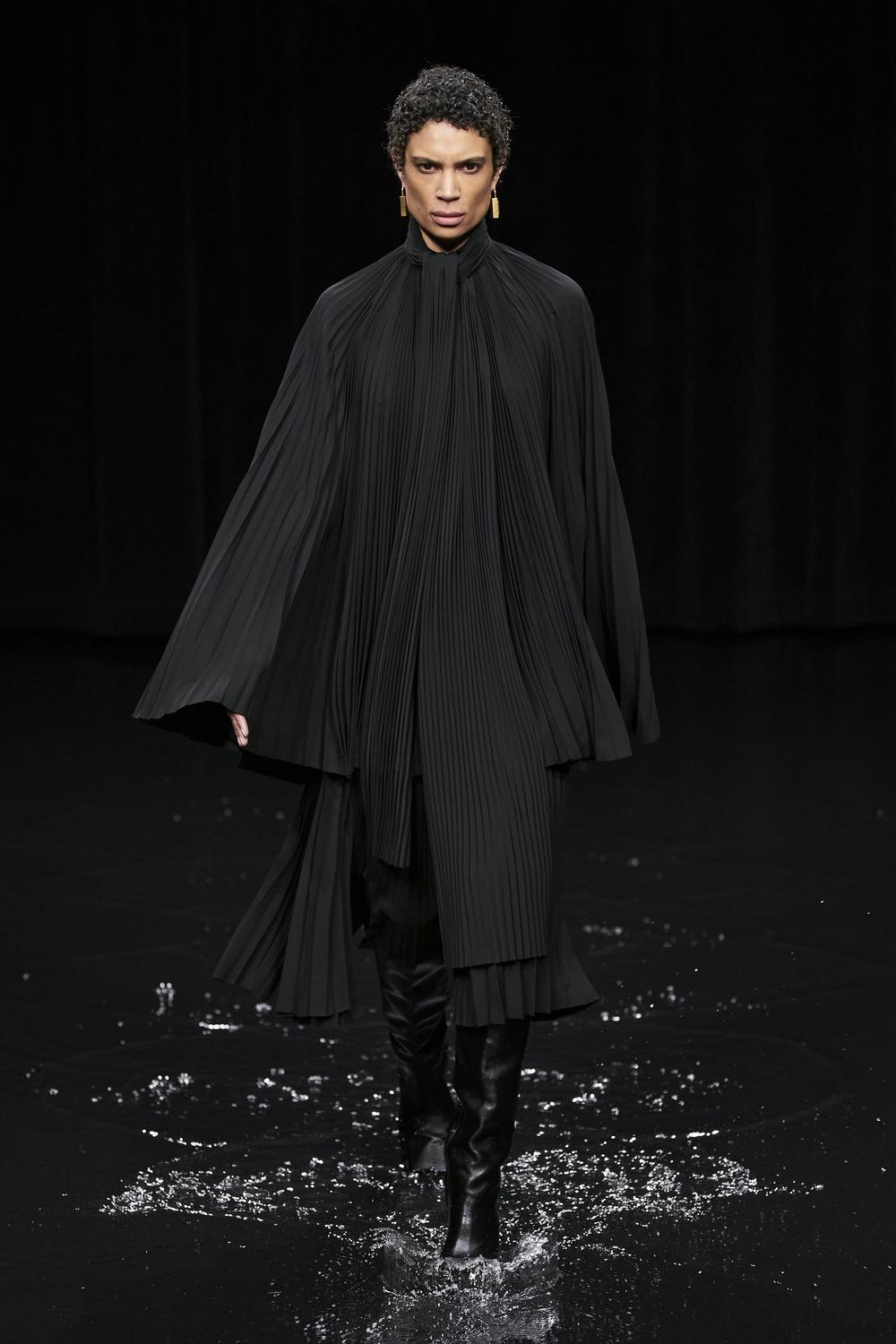 Défilé Balenciaga automne-hiver 2020-2021 Prêt-à-porter