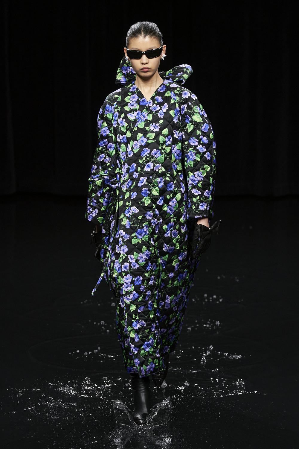 Défilé Balenciaga automne-hiver 2020-2021 Prêt-à-porter