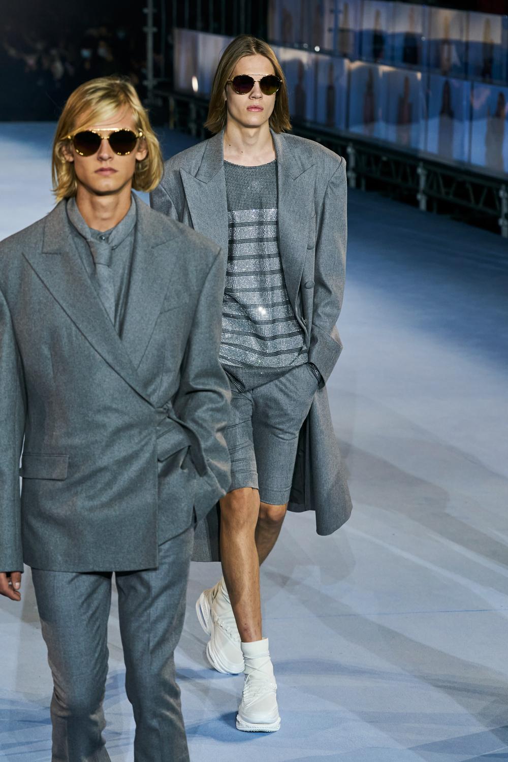 Balmain fait venir Claudia Schiffer et Anna Wintour à son show au ...