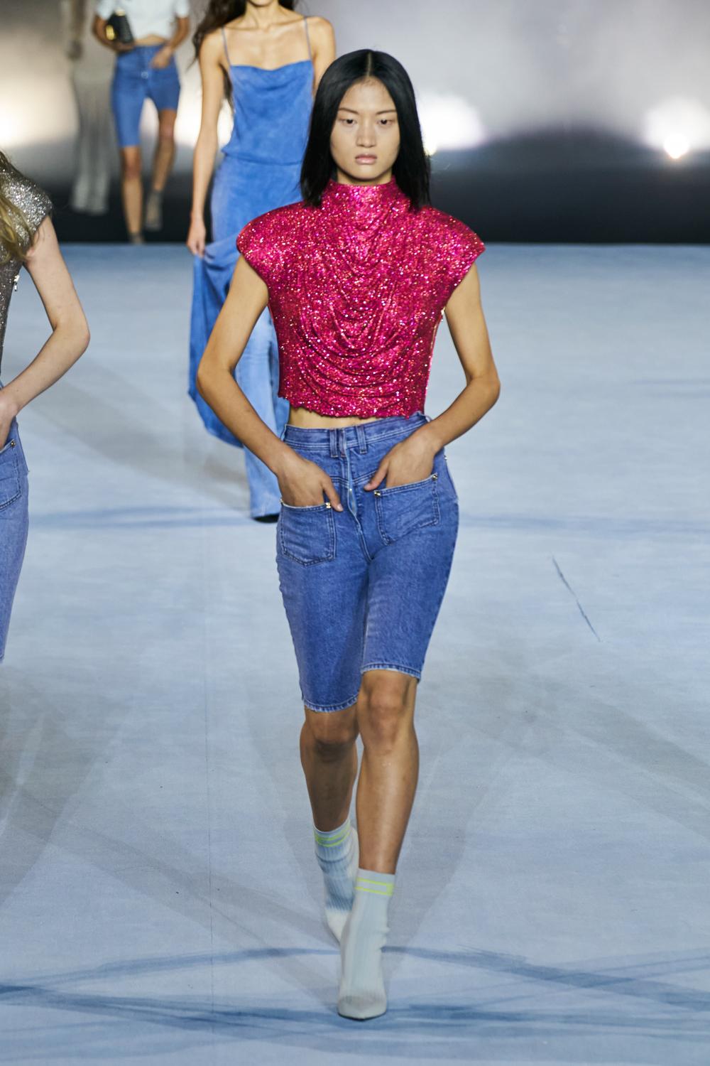 Balmain fait venir Claudia Schiffer et Anna Wintour à son show au ...