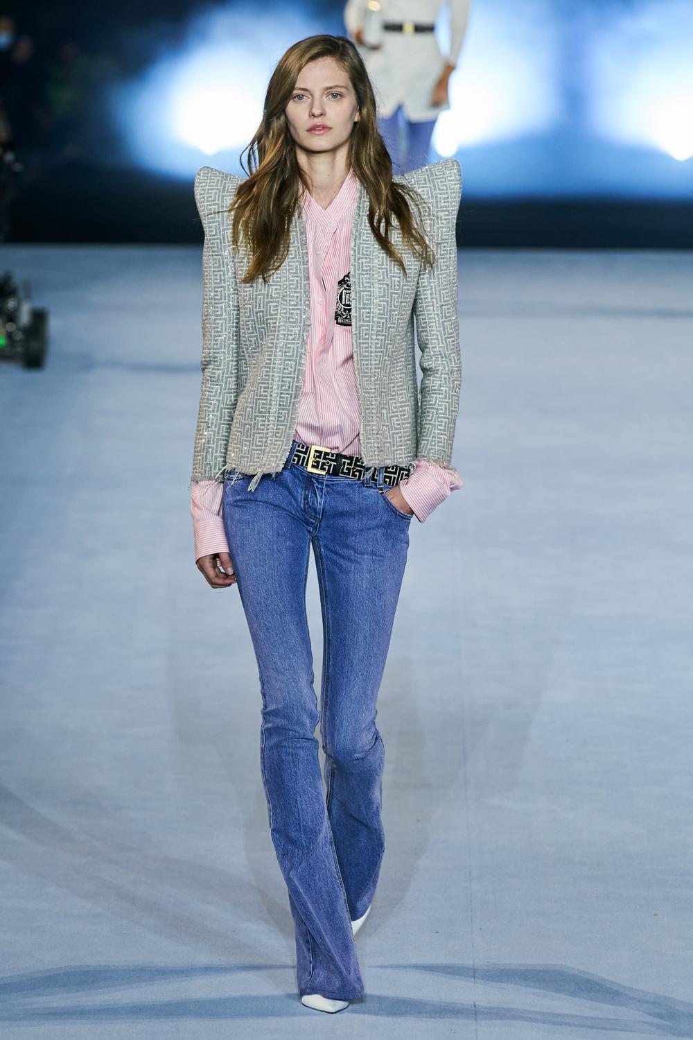 Balmain fait venir Claudia Schiffer et Anna Wintour à son show au ...