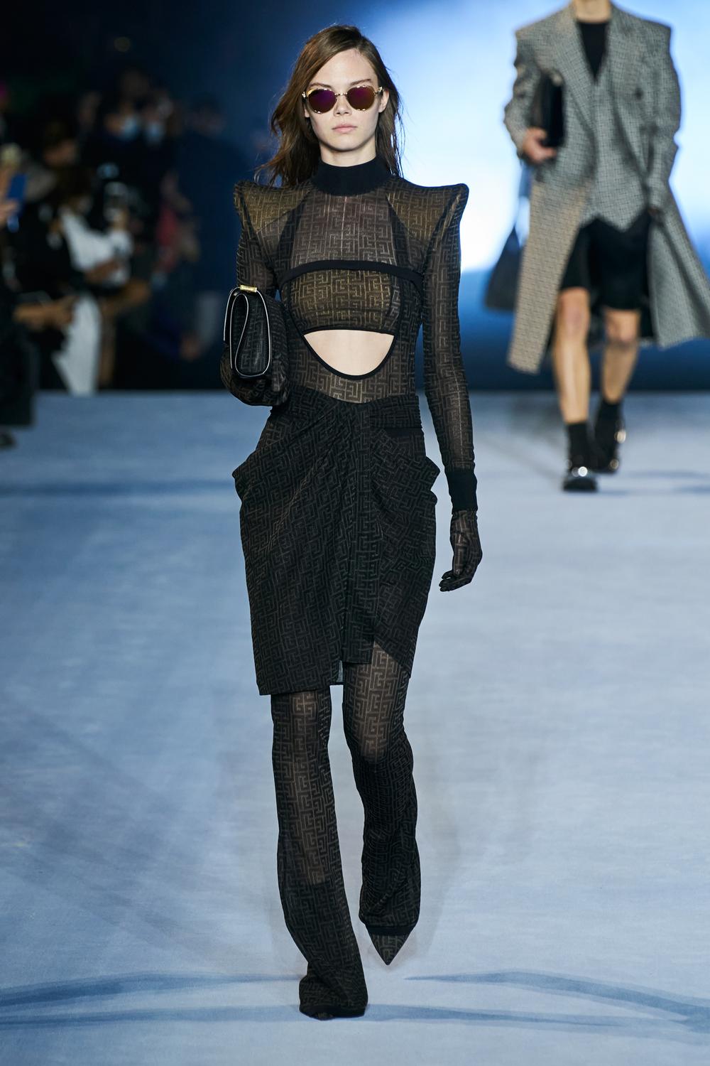 Balmain fait venir Claudia Schiffer et Anna Wintour à son show au ...