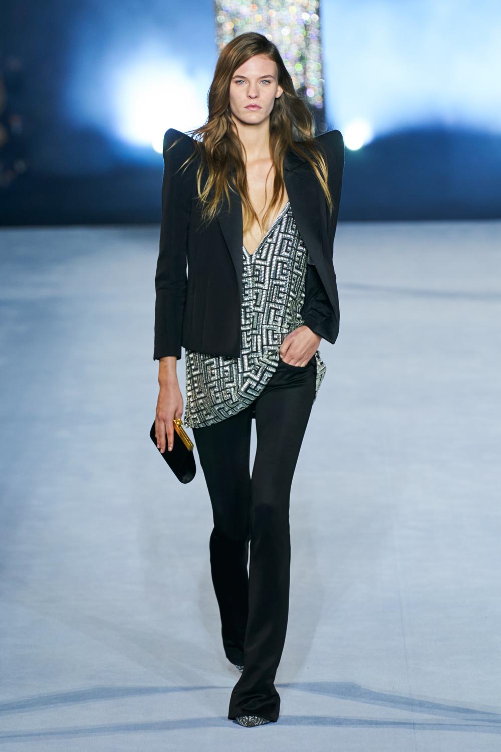 Balmain fait venir Claudia Schiffer et Anna Wintour à son show au ...