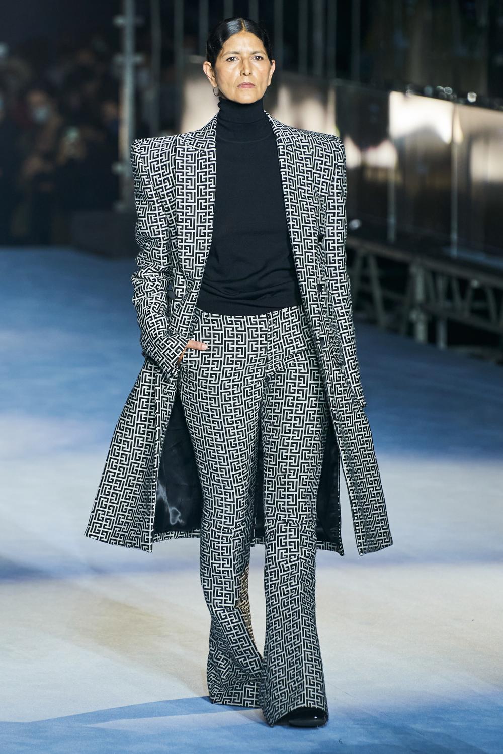 Balmain fait venir Claudia Schiffer et Anna Wintour à son show au ...