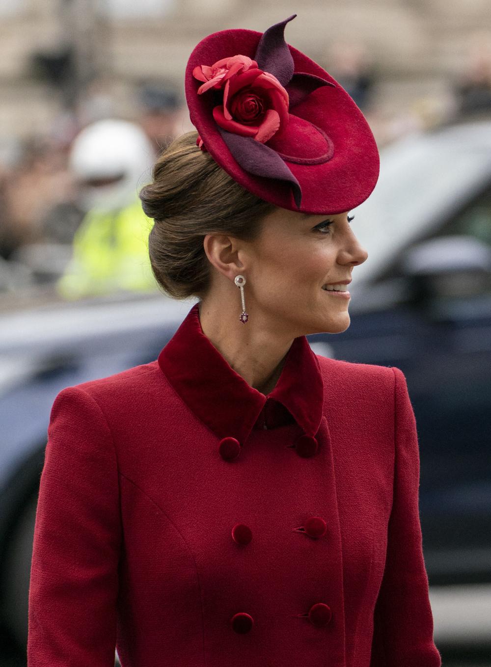 Impériale, Kate Middleton renoue avec le chignon sophistiqué au Jour du ...