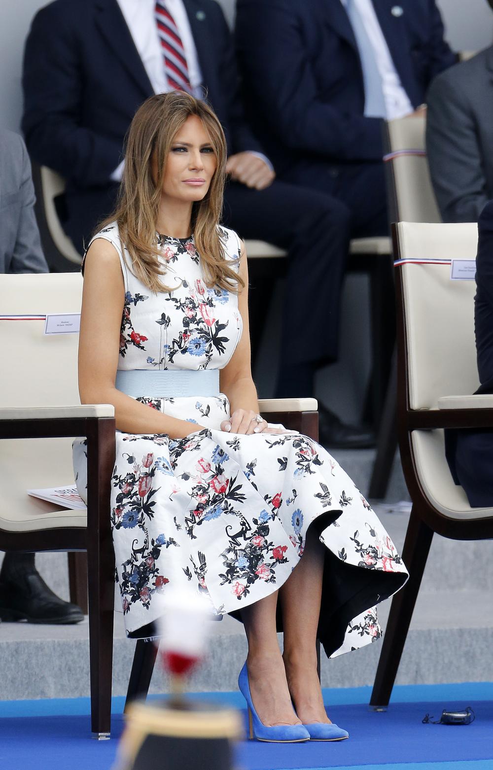 Sans masque, Melania Trump a voté en robe Gucci et escarpins Louboutin
