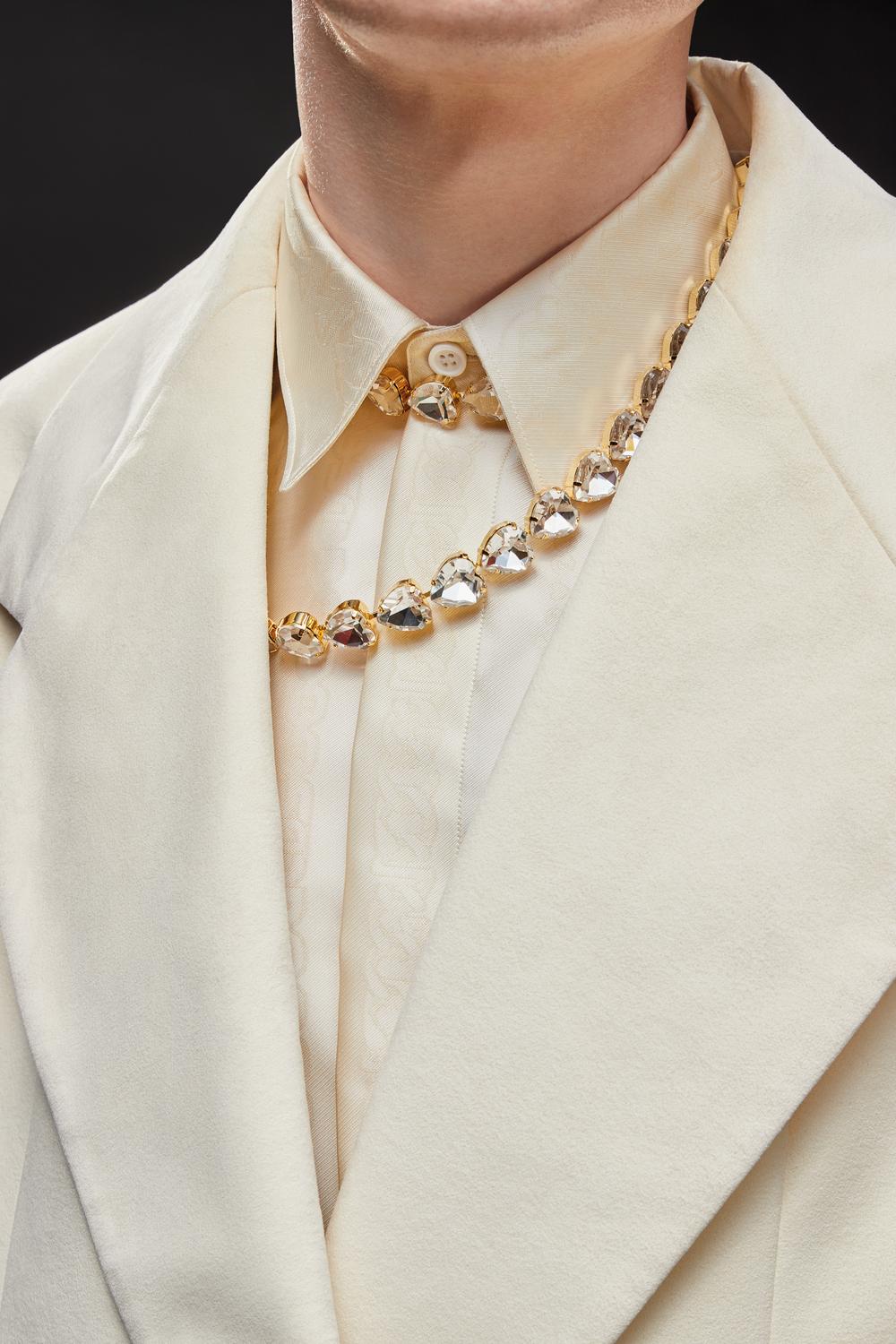 Dua Lipa embrasse la tendance du tout petit, petit bikini en crochet