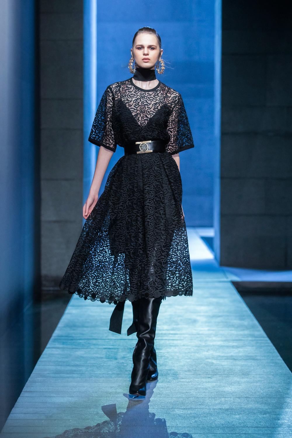 Défilé Elie Saab automne-hiver 2021-2022 Prêt-à-porter
