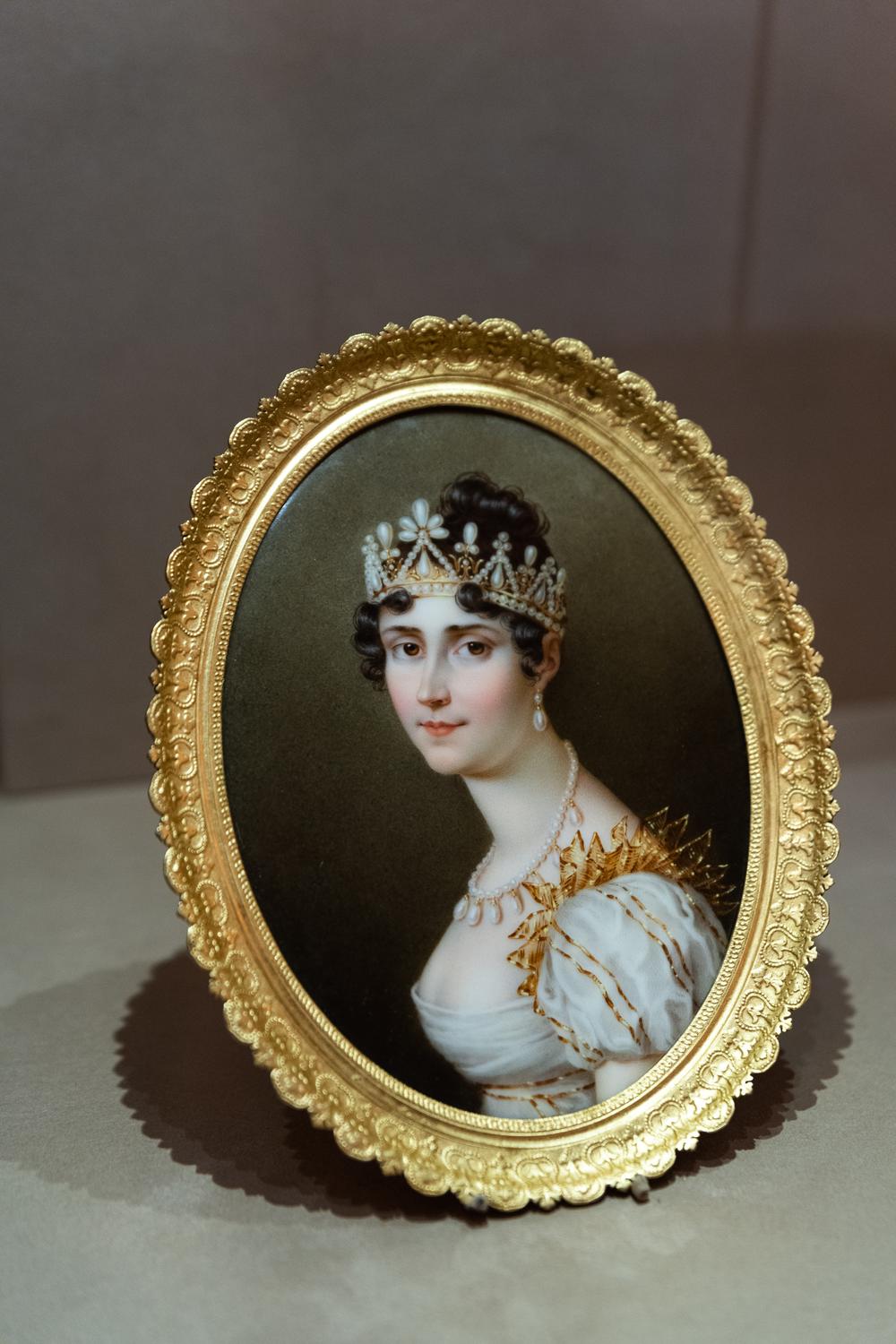 Chaumet célèbre l'amour de Napoléon pour Joséphine dans une exposition ...
