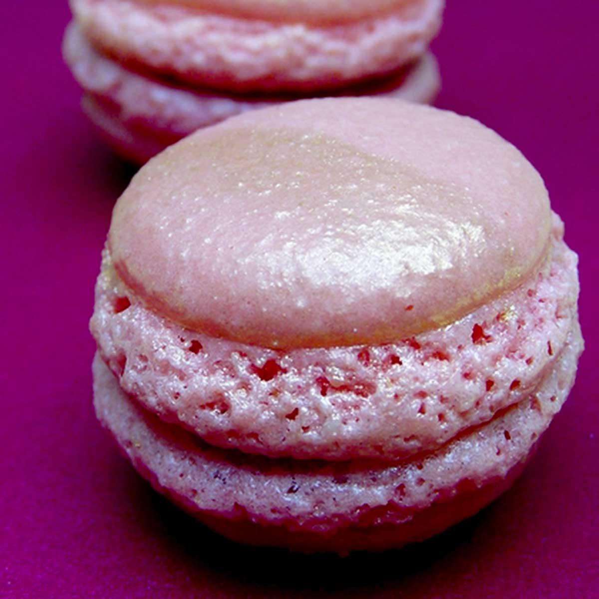 Recette macarons à la framboise - Cuisine / Madame Figaro