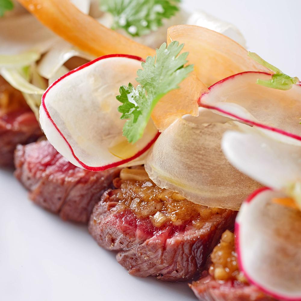 Recette tagliata de bœuf juste saisi à la plancha - Cuisine / Madame Figaro