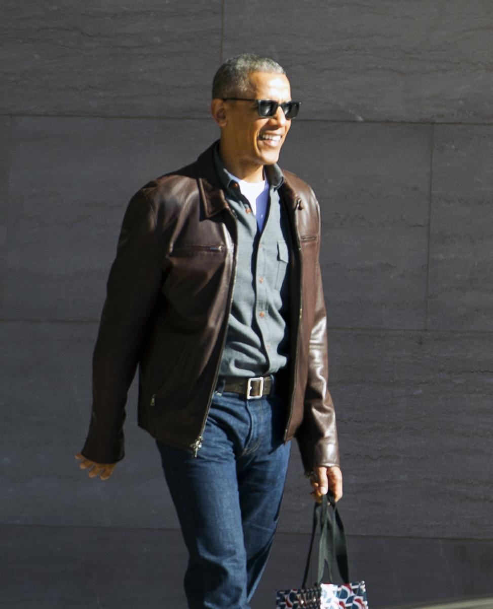 Tongs et veste en cuir : le nouveau style "à la cool" de Barack Obama ...