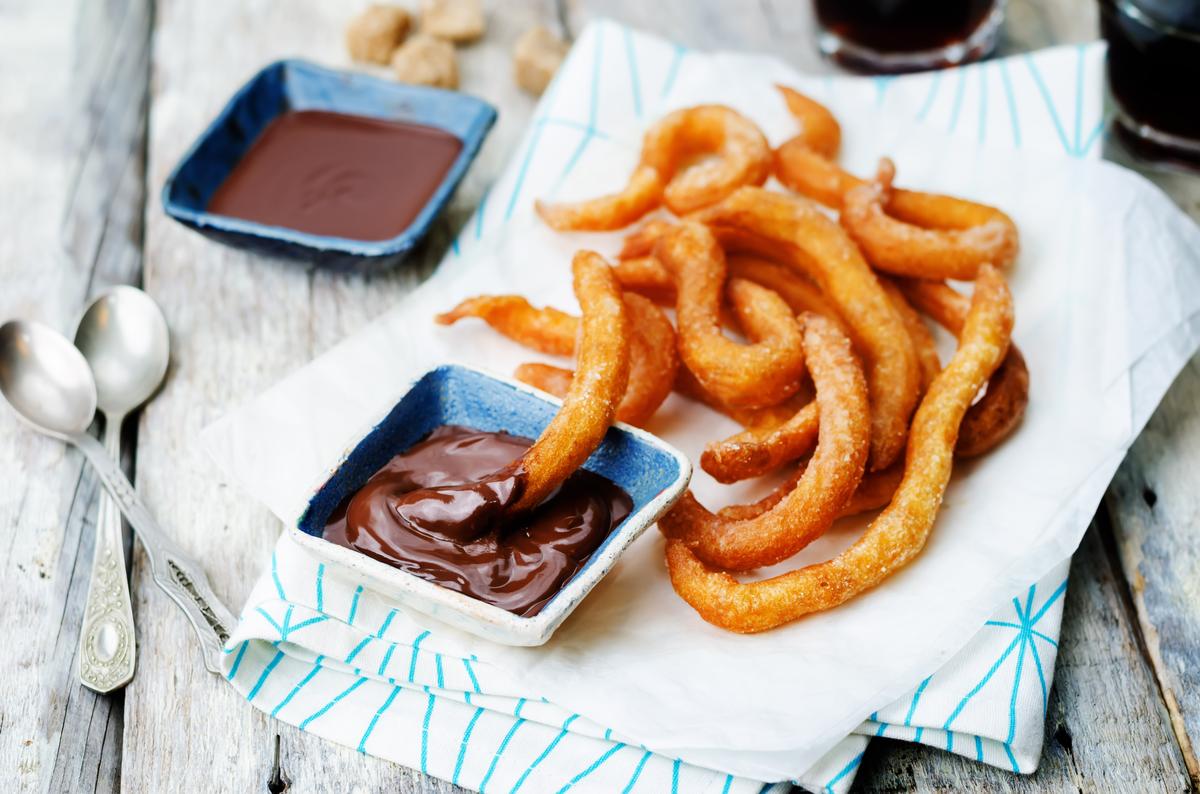 Recette churros au chocolat - Cuisine / Madame Figaro