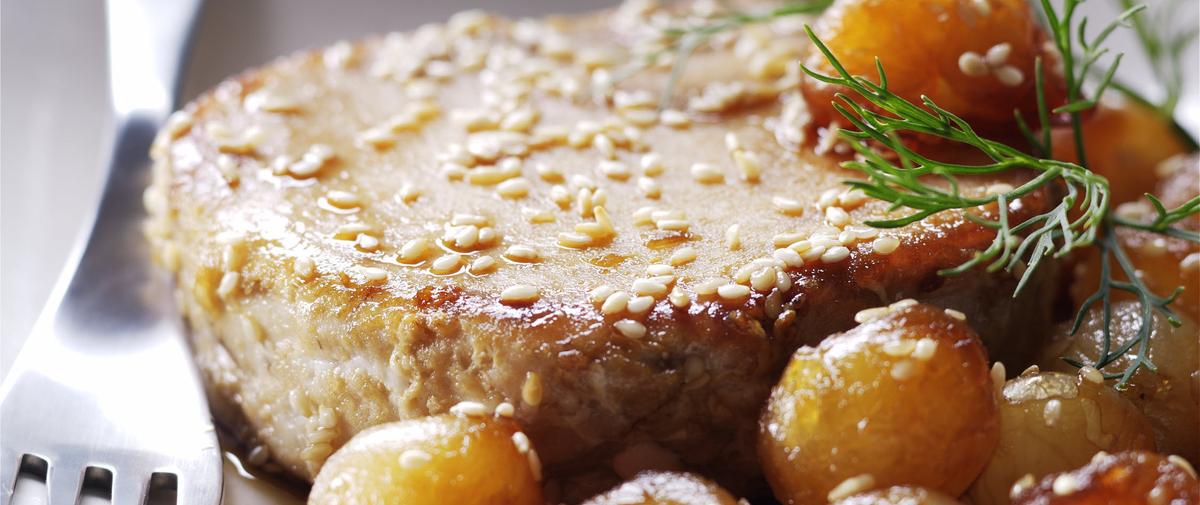 Recette thon mi-cuit aux oignons grelots - Cuisine / Madame Figaro