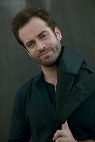 Benjamin met le pied chez YSL