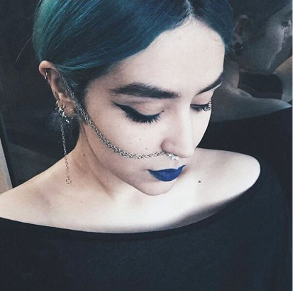 Sur Instagram, les punks iraniennes ôtent le voile