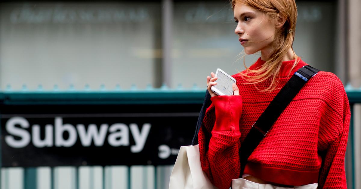 Comment porter du rouge sans en faire trop