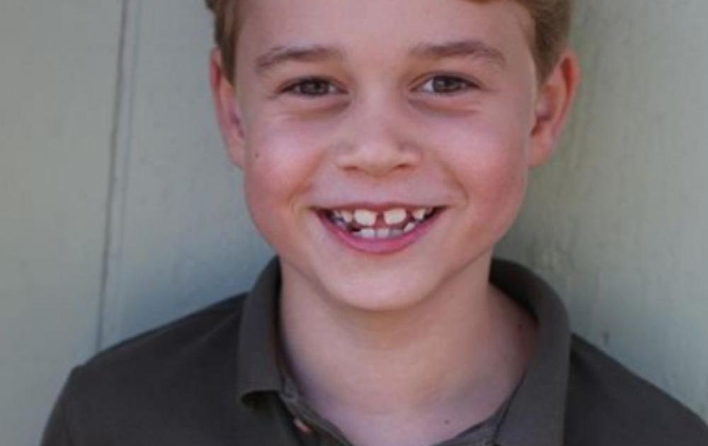 En images : le prince George a 7 ans (et les dents du bonheur)