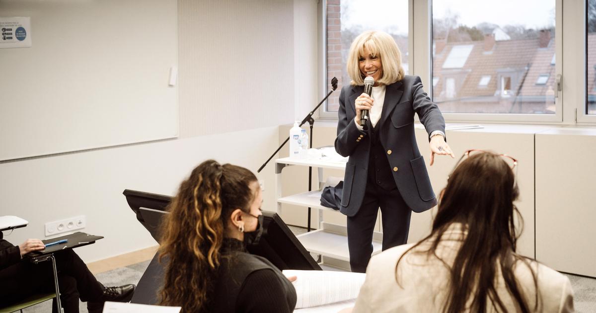 Dans les coulisses des cours pour adultes donnés par Brigitte Macron