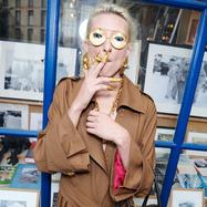 Comment Schiaparelli nous obsède avec ses bijoux surréalistes