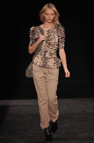 Défilé Isabel Marant Automne-hiver 2009-2010 Prêt-à-porter - Madame Figaro