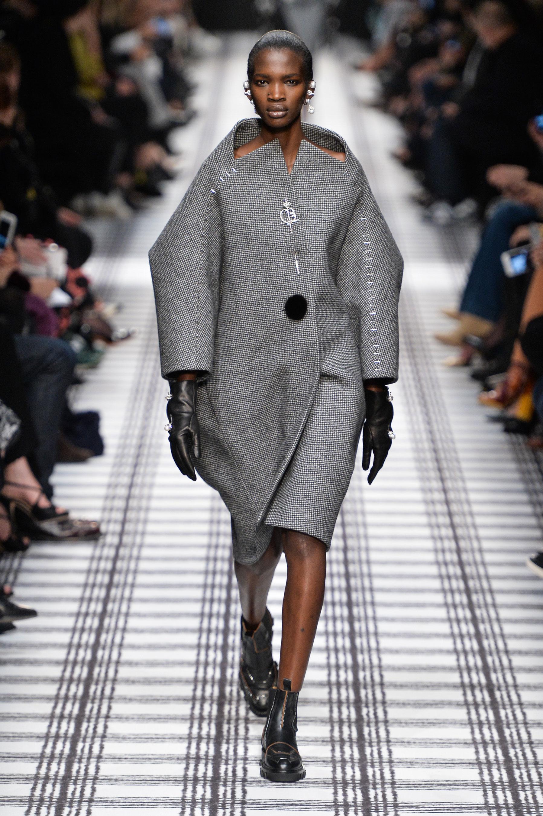 Défilé Balenciaga Automne-hiver 2015-2016 Prêt-à-porter - Madame Figaro