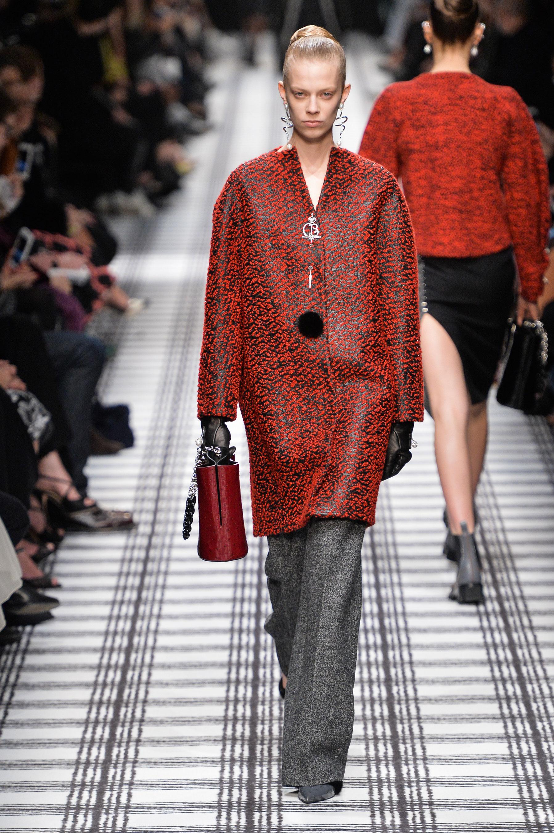 Défilé Balenciaga Automne-hiver 2015-2016 Prêt-à-porter - Madame Figaro