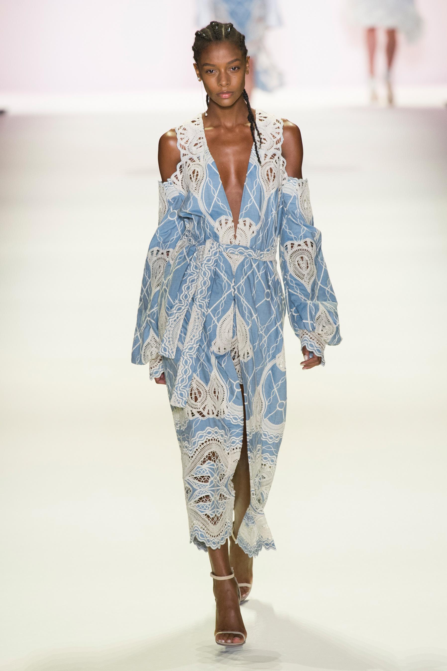 Défilé Jonathan Simkhai Printemps-été 2017 Prêt-à-porter - Madame Figaro