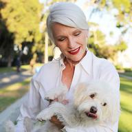 Qui est Maye Musk, mannequin dont la carrière explose enfin à 68 ans