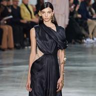 Comment Schiaparelli nous obsède avec ses bijoux surréalistes