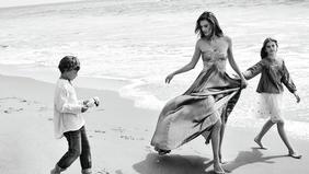 Alessandra Ambrósio en porte-jarretelles et talons hauts : le look qui ...