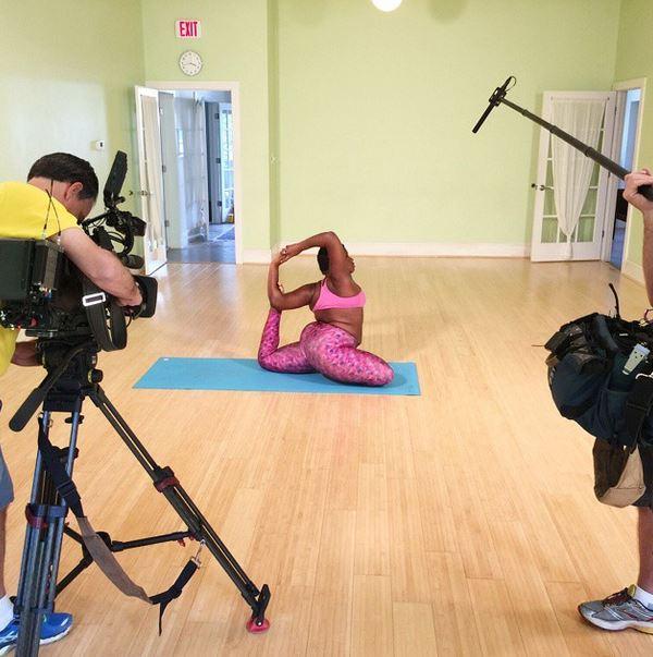 Jessamyn, la yogi ronde qui fait valser les clichés