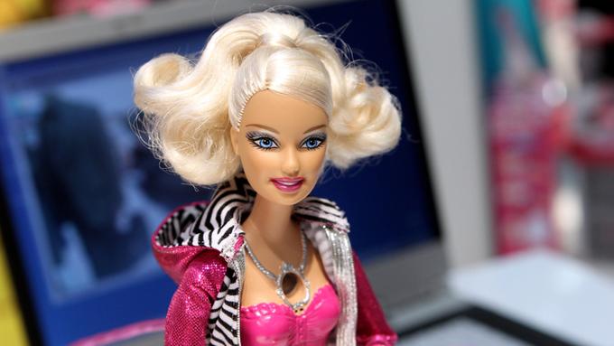 "C'est quoi cette Barbie qui vient d'arriver dans le service
