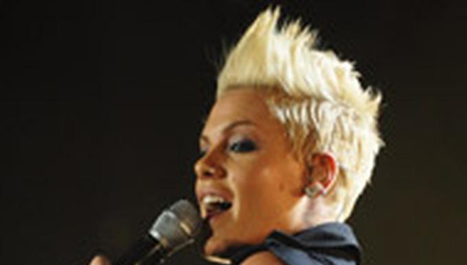 Entre Pink et son mari, c'est fini Entre Pink et son mari, c'est fini