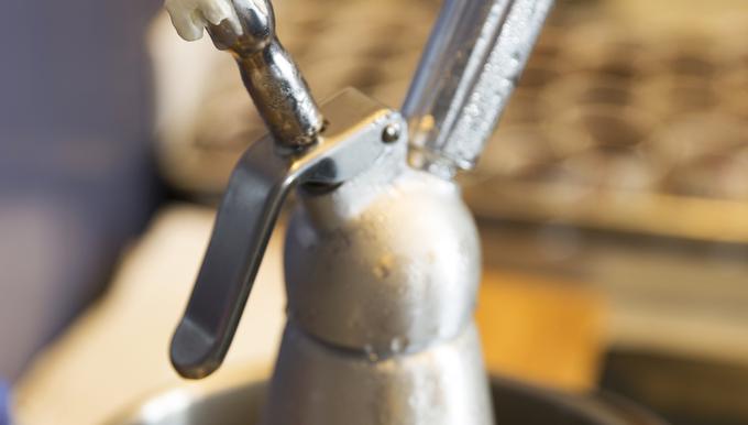 Comment bien choisir son siphon (et l'utiliser correctement)